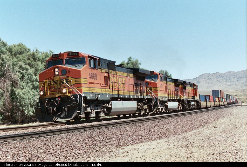 BNSF 4669